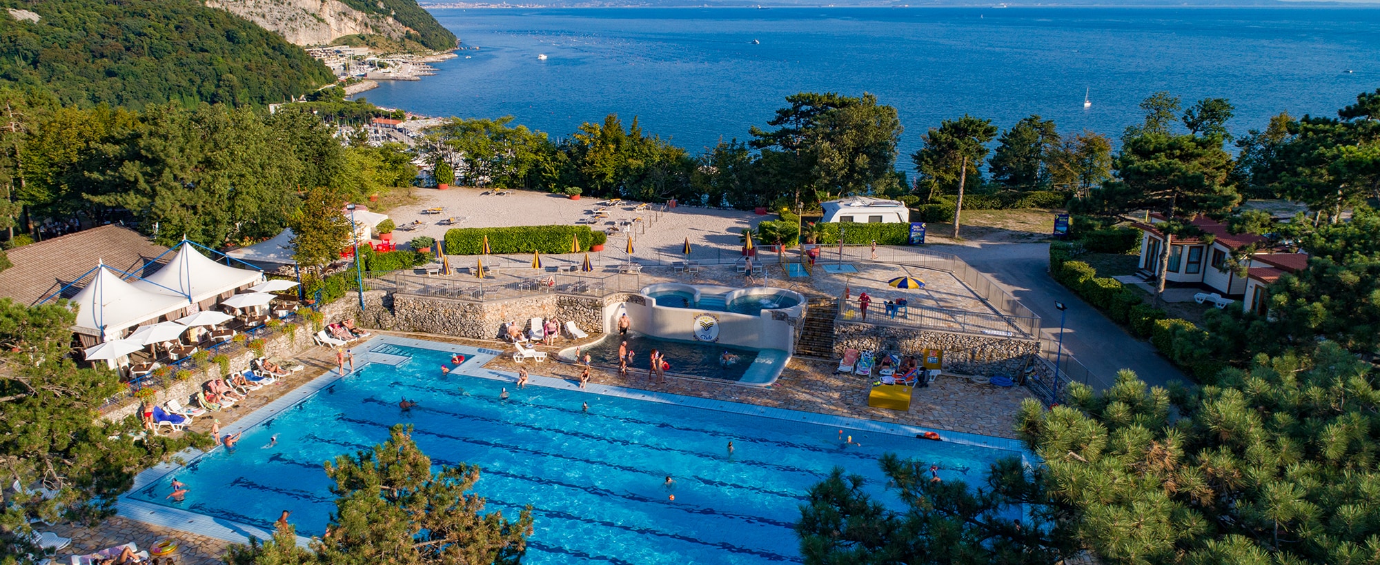 Camping Village Mare Pineta, parc de vacances situé à Trieste - Photos ...